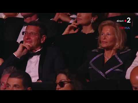Merve Dizdar: Ödülü umut etmekten vazgeçmeyen tüm kız kardeşlerime adıyorum