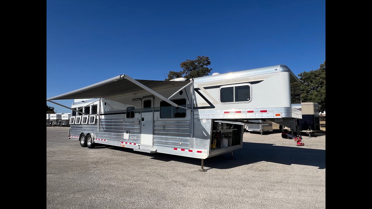 2017 4-Star 4H Outlaw Living Quarters (36158) - YouTube