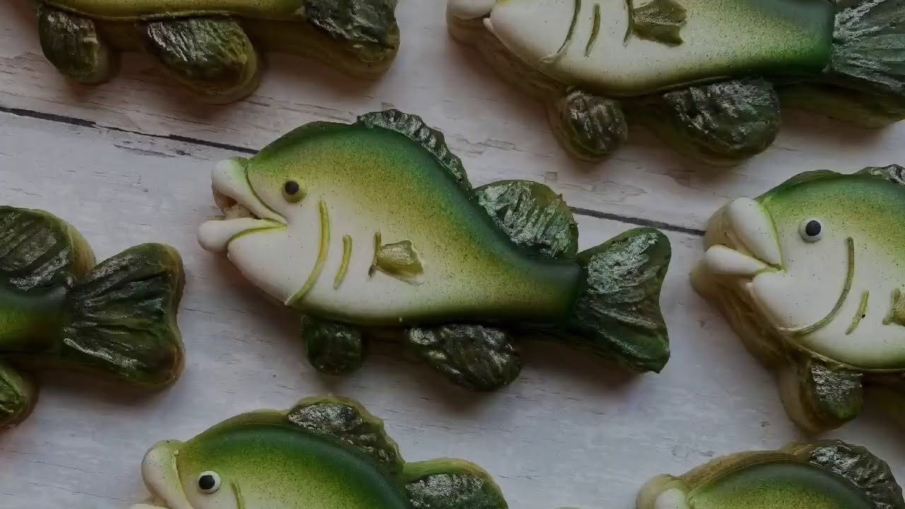 Sea Bass sugar cookie airbrushing tutorial - YouTube