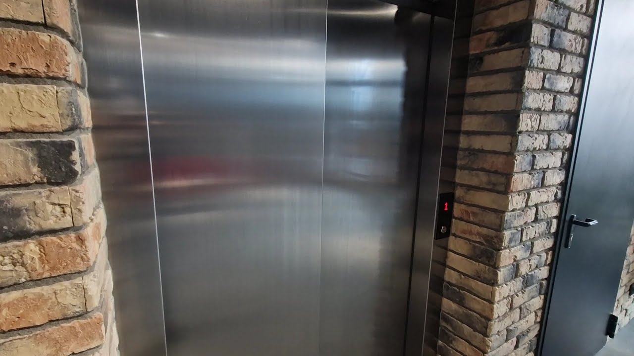 Winda NTS-Lift, ul. Medweckiego 7, Kraków - YouTube