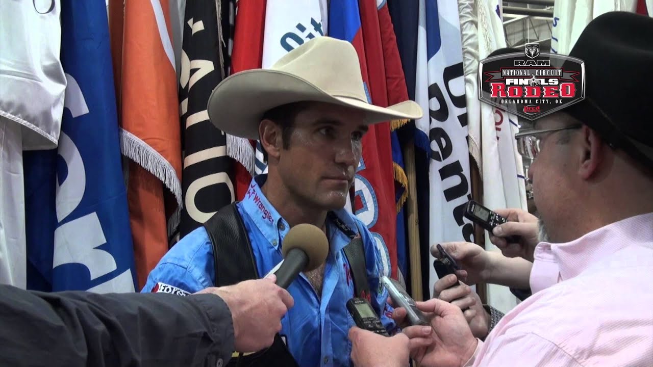 Bobby Mote takes RNCFR bareback riding crown - YouTube