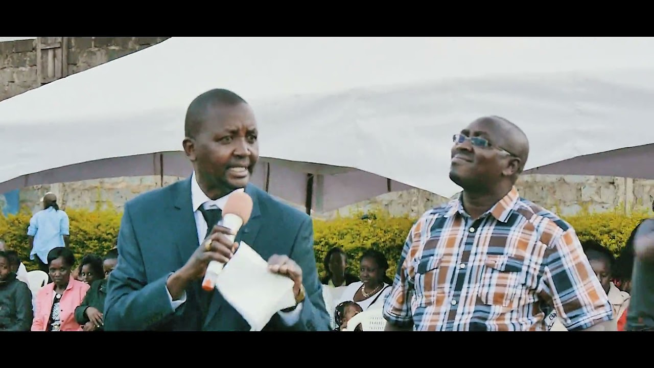 John Chege performing 'Nínjúi Níúnyenda' ft funny Pastor Kuria - YouTube