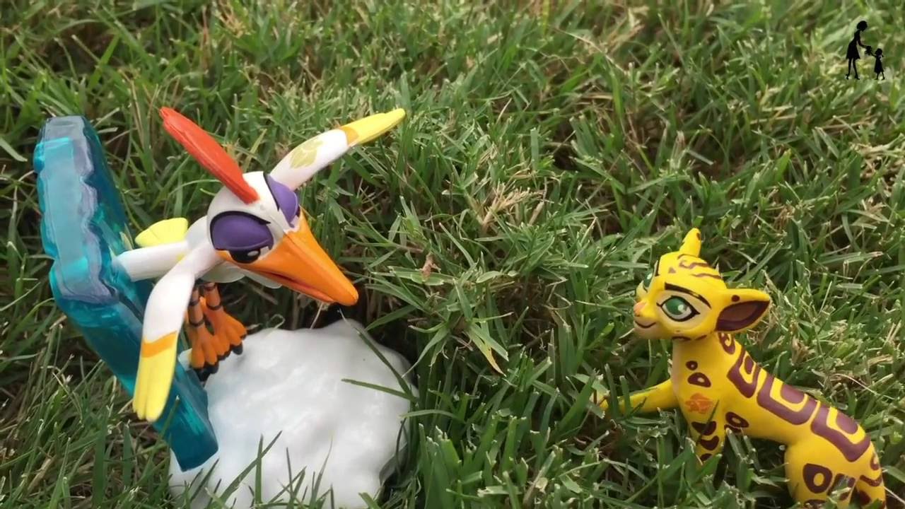 Disney the Lion Guard Rescues a Lost Baby Giraffe! - YouTube