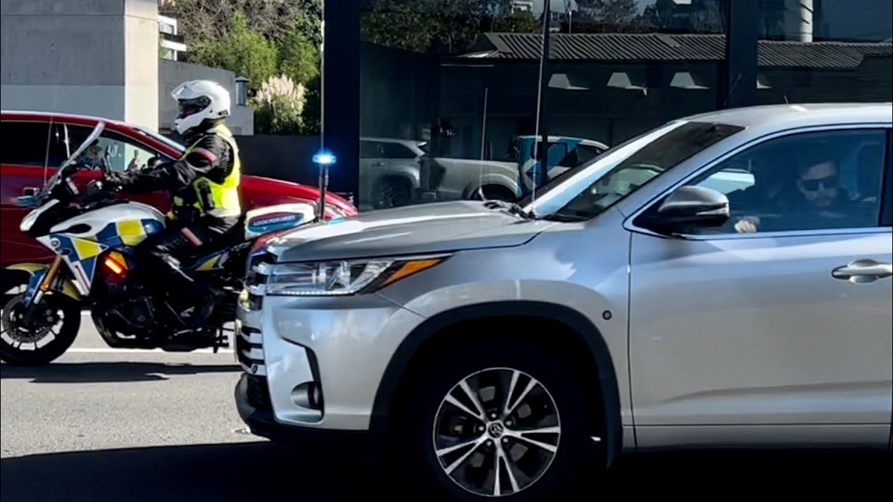 New Zealand Police VIP Escort Motorcade - YouTube