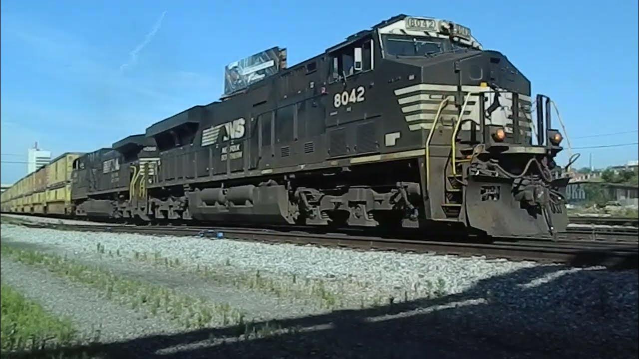 NS 8042 Leads Trash Train - 5/16/2024 - YouTube