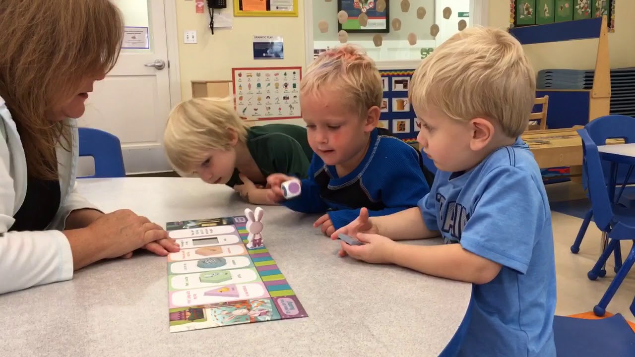 Preschoolers play make-a-choice game - YouTube