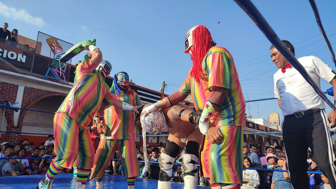 Payasos Cocolores, Coco Rojo y Coco Verde vs Huracán Ramírez, Felino ...