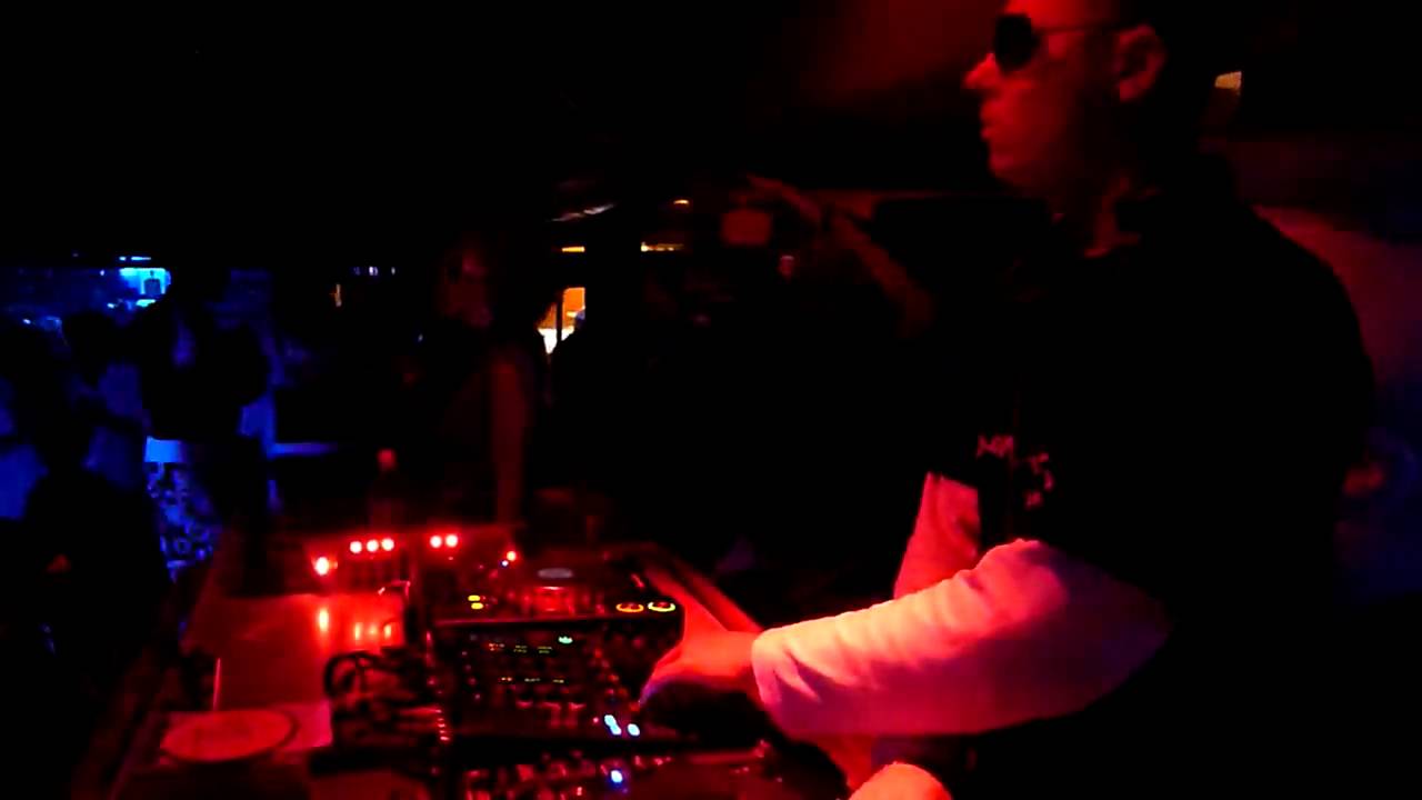 DJ Juan Cuba - Dembows dominicanos live mix @ punta cana - YouTube