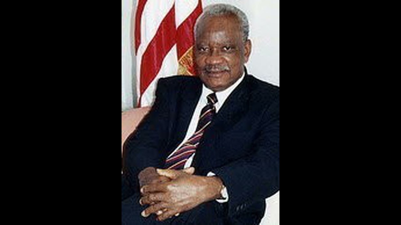 Outgoing Chairman of the Liberian Council of State David D Kpormakpor ...