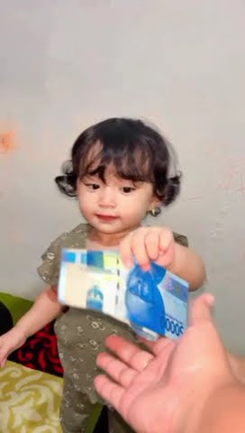 Aisyah dapat thr dari ayum dila sama mma - YouTube