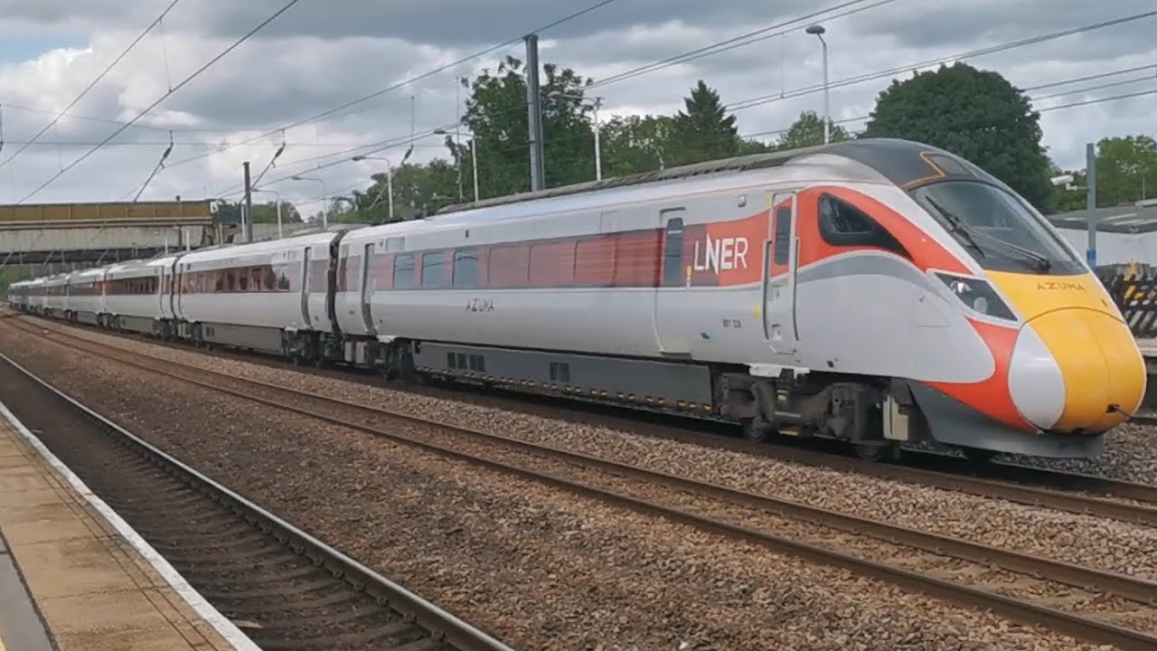 LNER Class 801 801226 9-Car Azuma EMU Passes Arlesey Southbound for ...