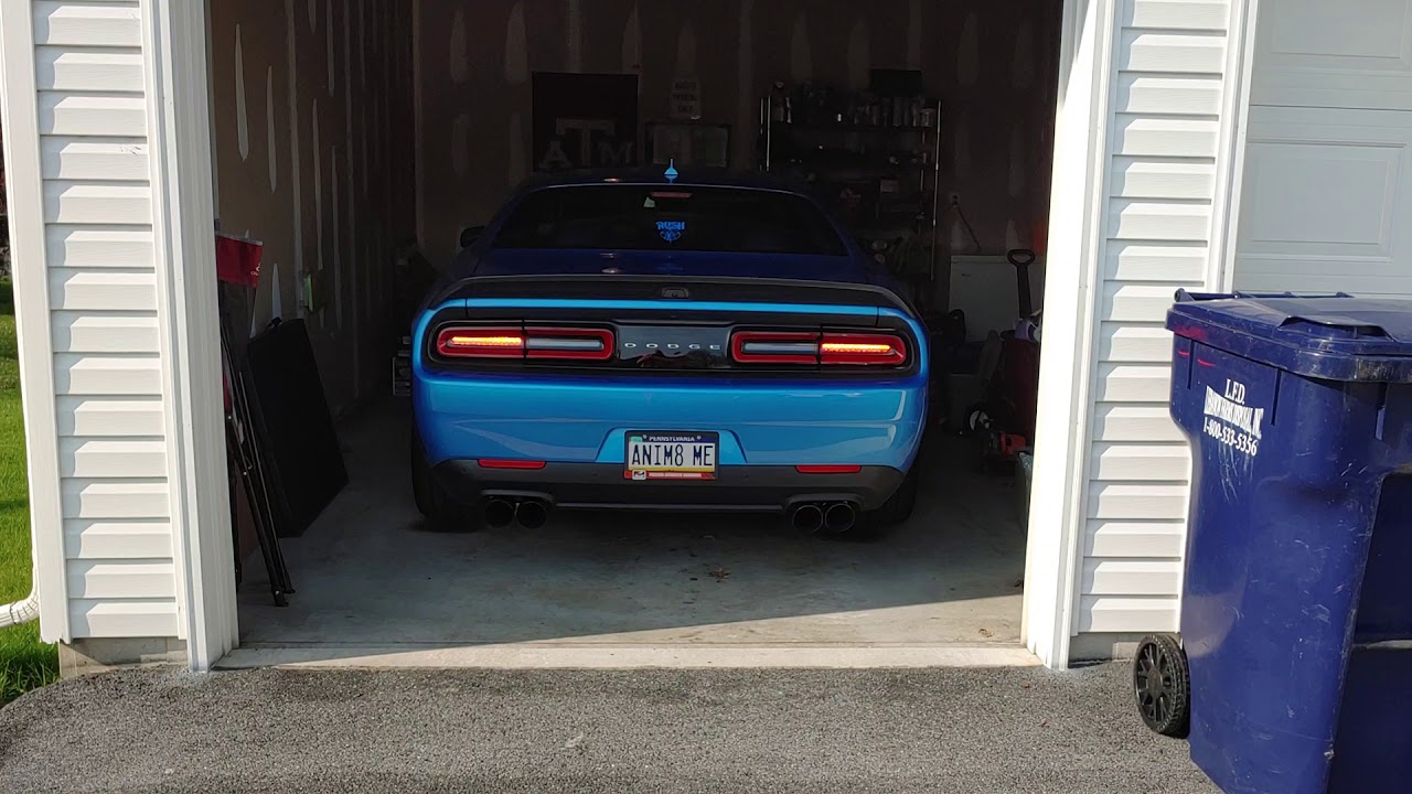 Challenger Hellcat Redeye cold start - YouTube