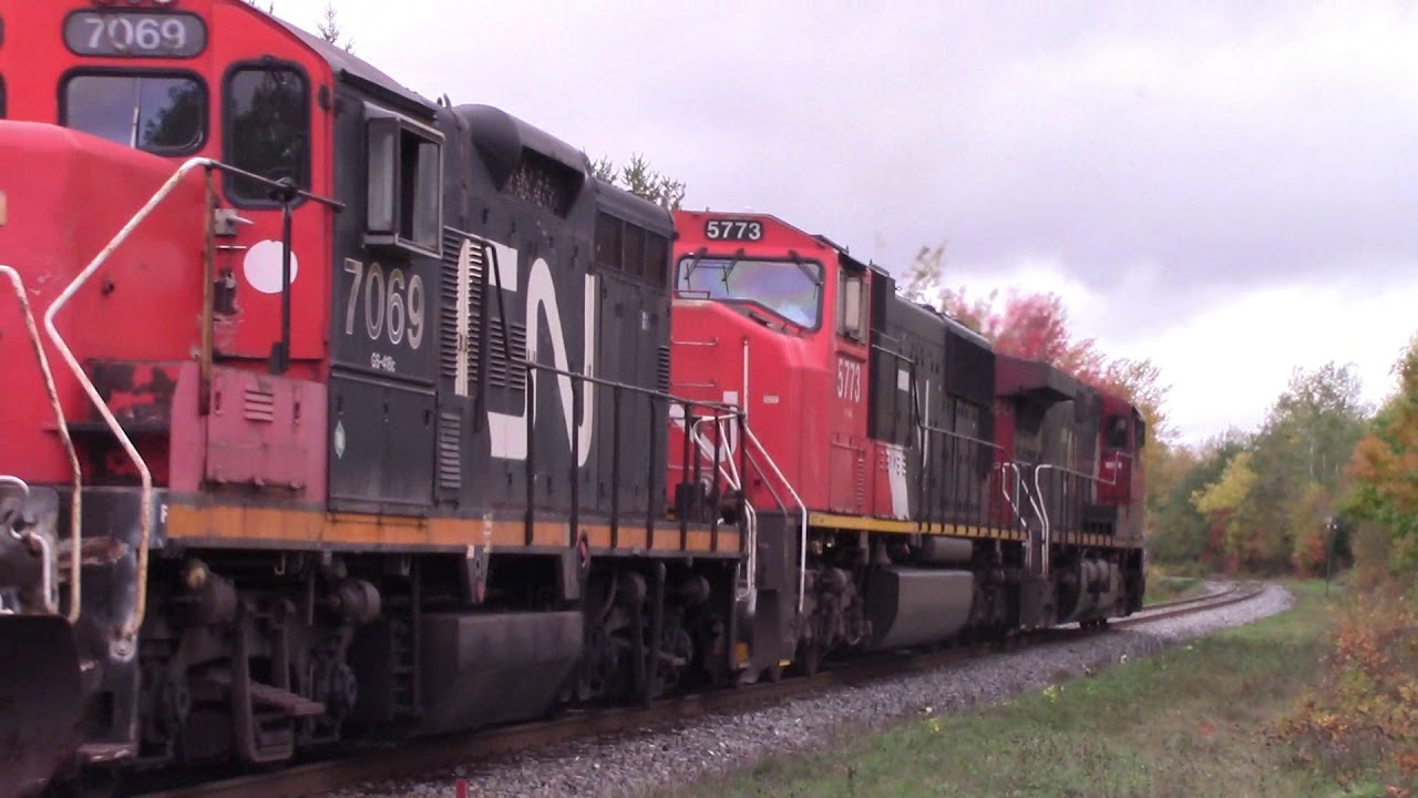 Classic Geep! CN Train 406 West at Boundary Creek, NB - YouTube