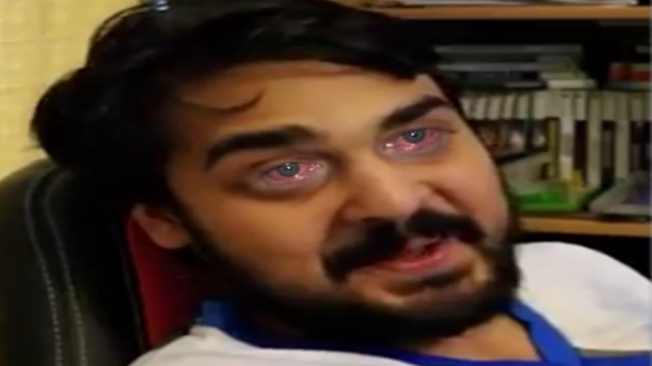 Mutahar laughing at a Reddit post - YouTube