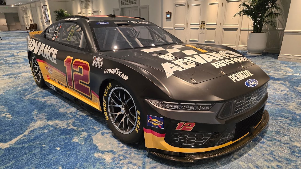 The latest Nascar sprint cup body looks great. - YouTube