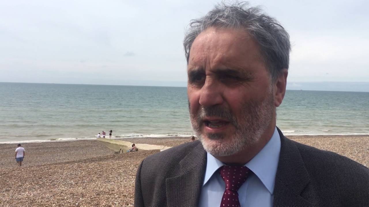 Alan Robbins urges caution when swimming in the sea - YouTube