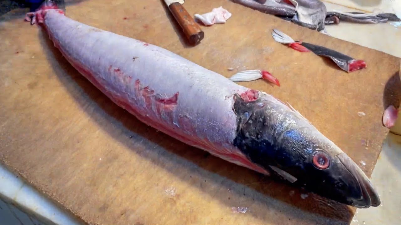 To Separate The Skin Of a Large Fish and Slice - YouTube