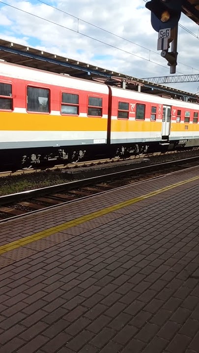 en57 odjeżdża ze stacji laskowice pom. #train #kolej #polregio #en57 - YouTube