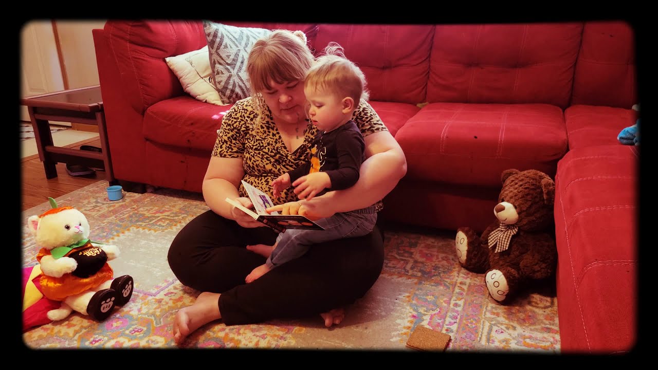 Reading Spooky Pookie - YouTube