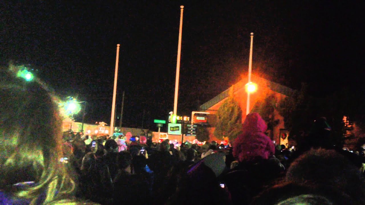 New Year's Eve Mount Olive Pickle Drop - YouTube