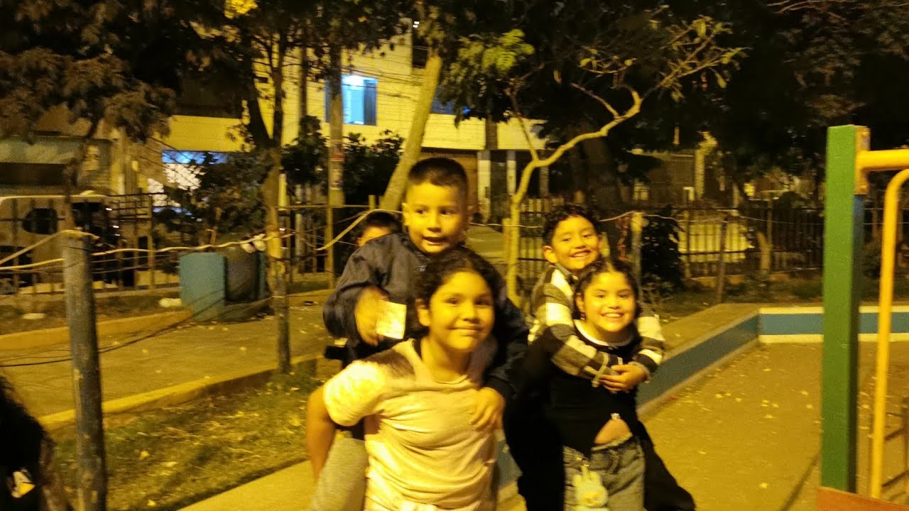 Jugando con mis primos - YouTube