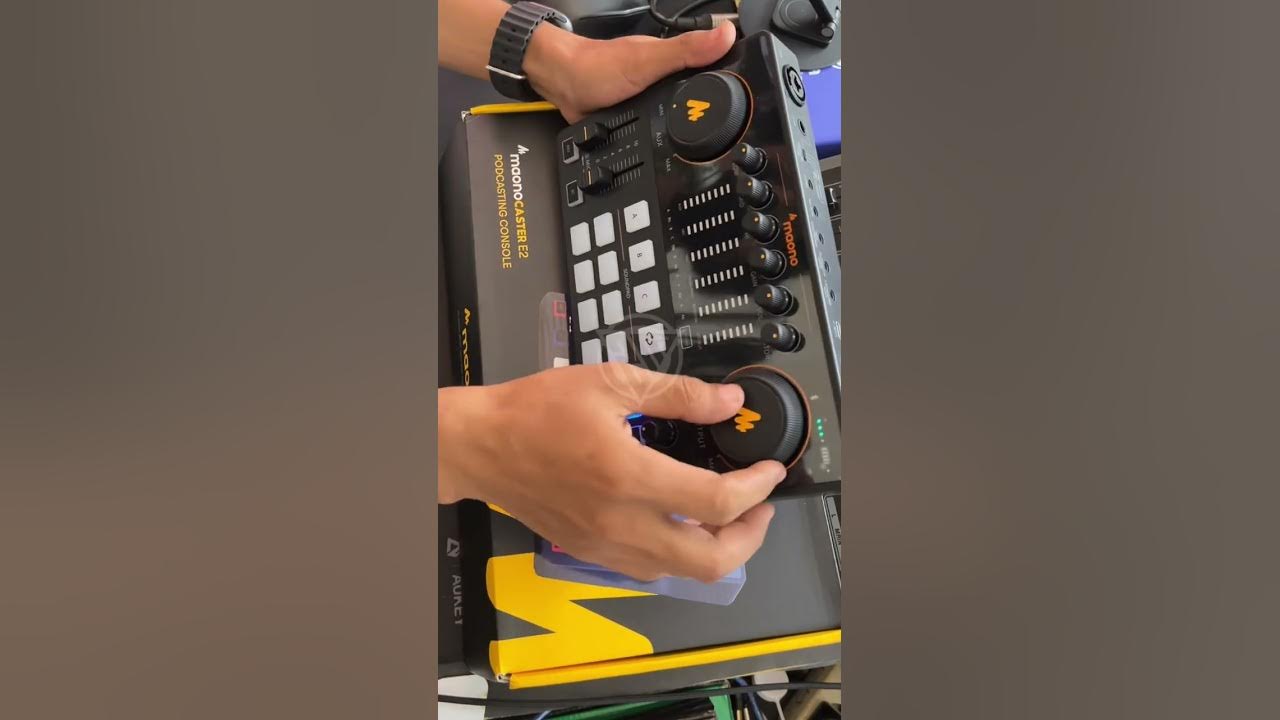 Unboxing Soundcard Mono E2 Terbaru 2023 - YouTube