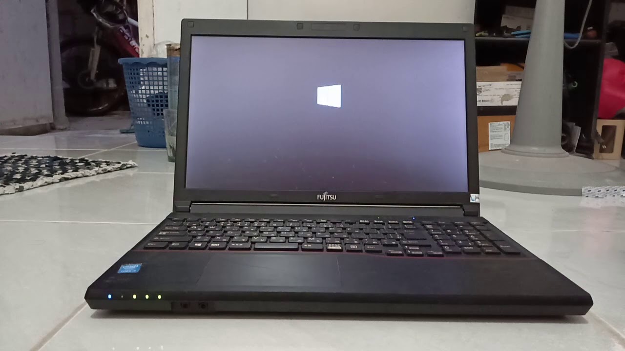Fujitsu lifebook A574/H - YouTube