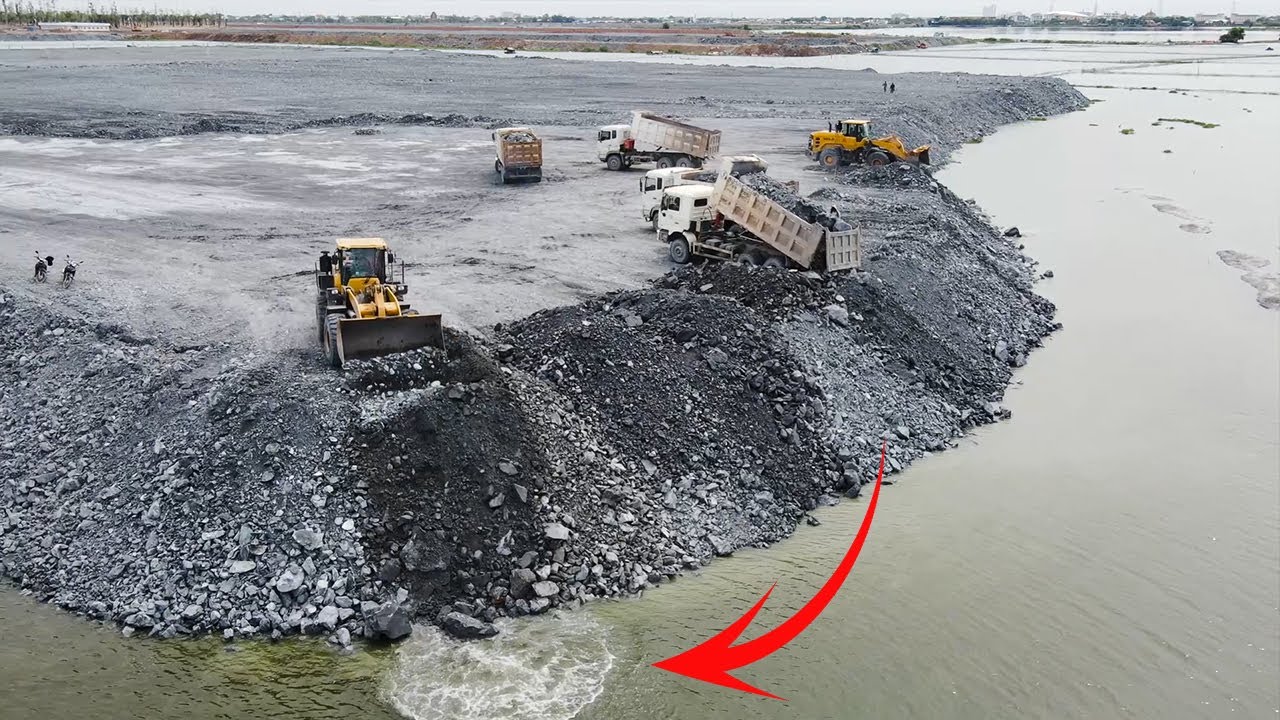 Incredible Power Wheel loader can do move big stone And move fast with ...