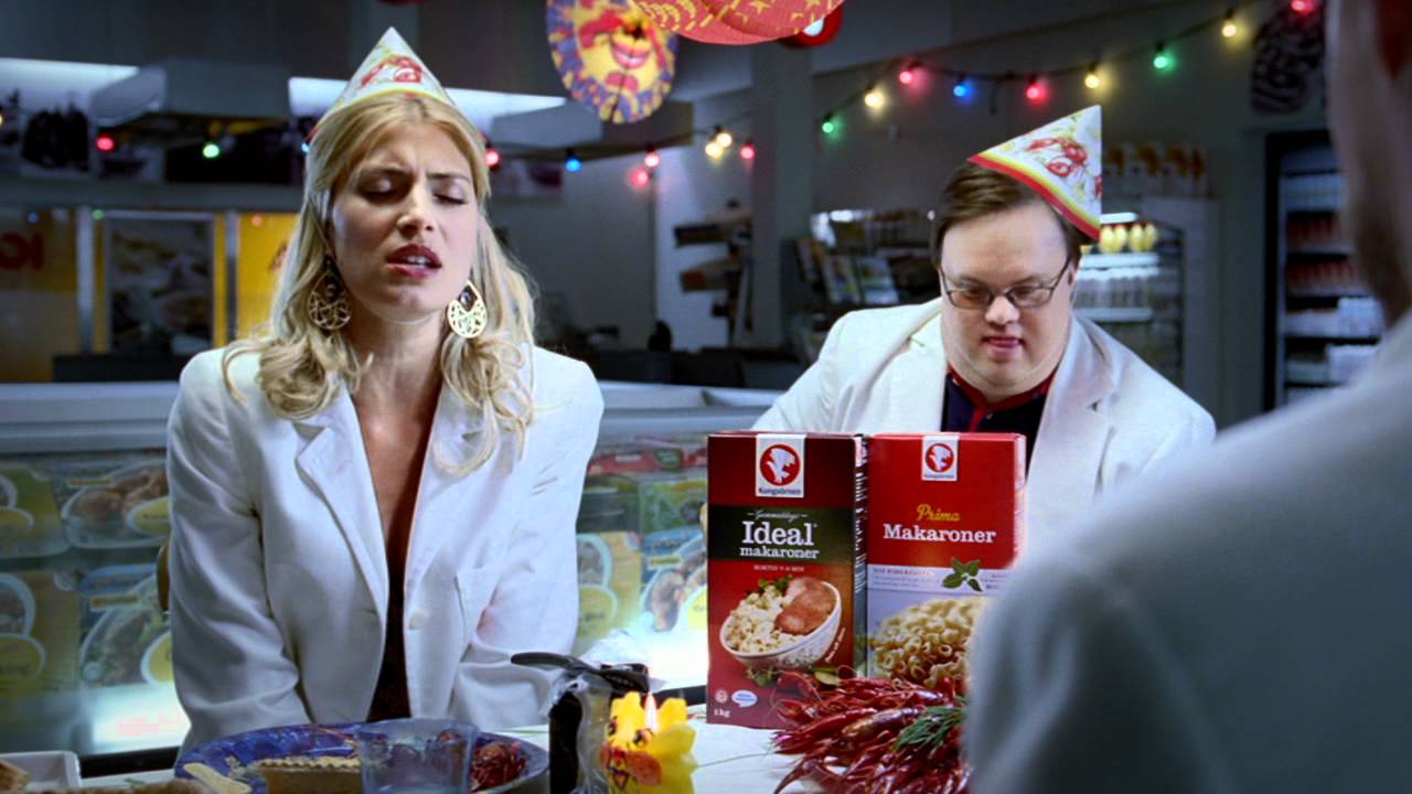 ICA reklamfilm 2011 v.34 - Cindy sjunger snapsvisa - YouTube