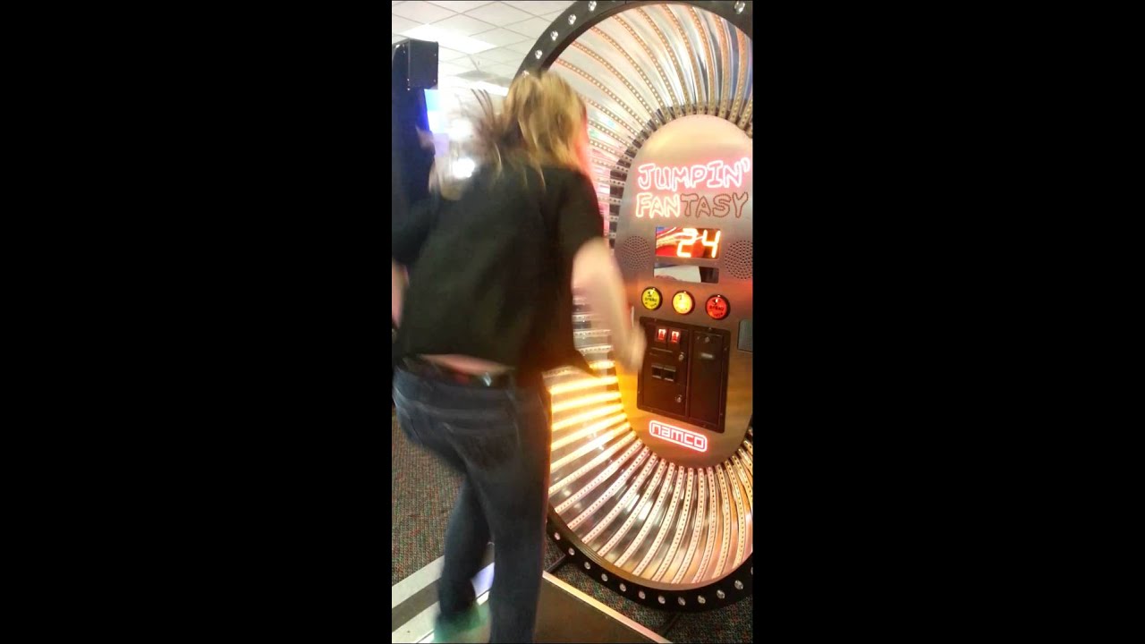 Electronic jump rope at Chuck E. Cheese - YouTube