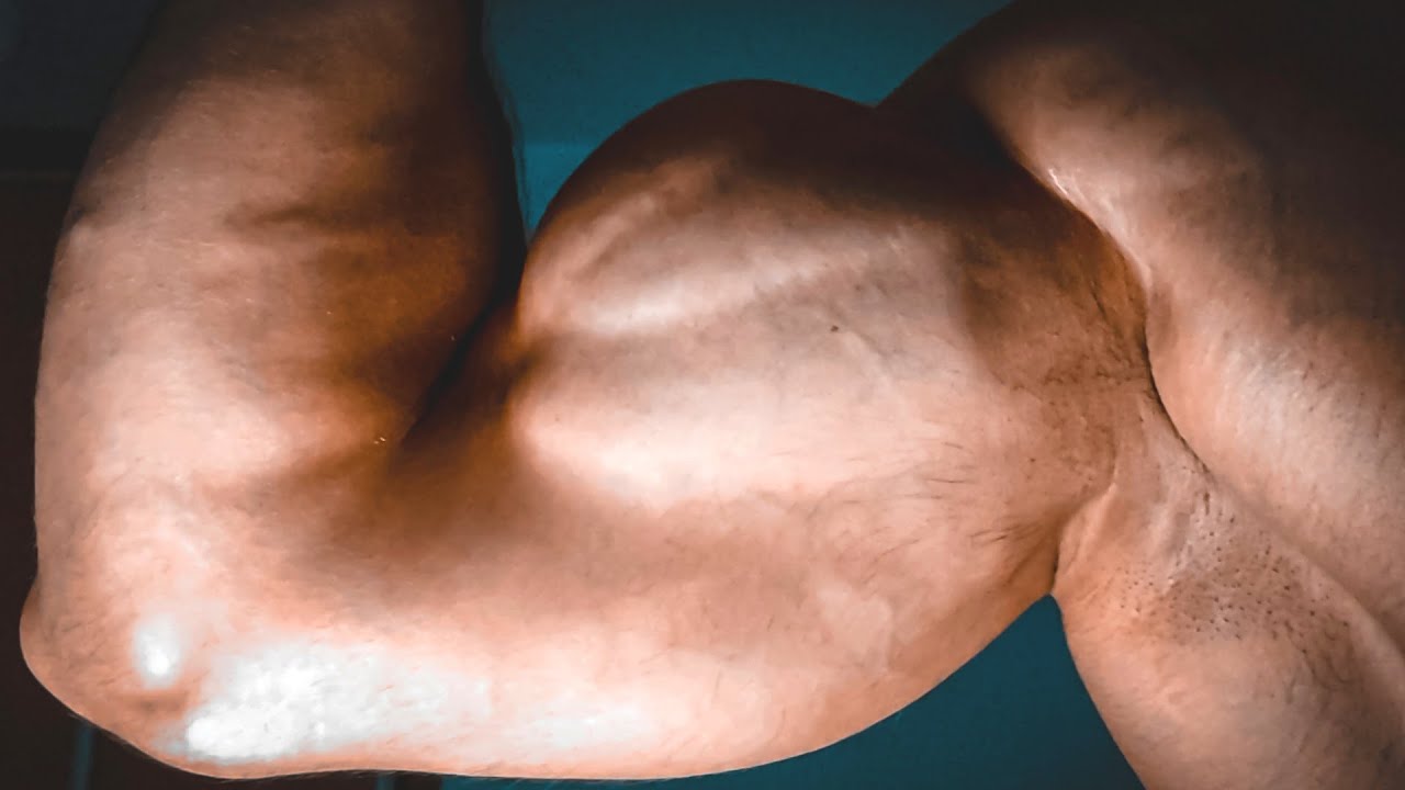 Young Bodybuilder Showing His Pumped Muscle Muscle Worship Youtube