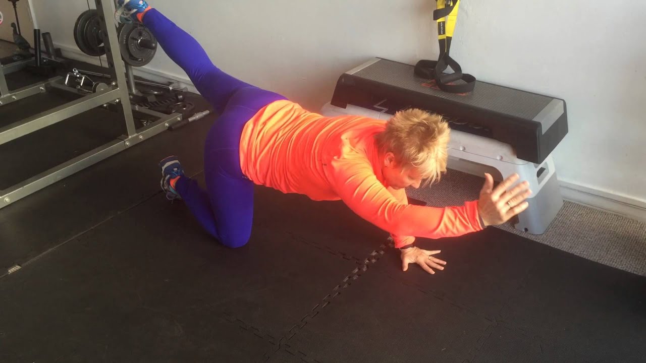 HOME WORKOUT: Beginner Floor Exercises (Hip Ridges, Clams, Lunges ...