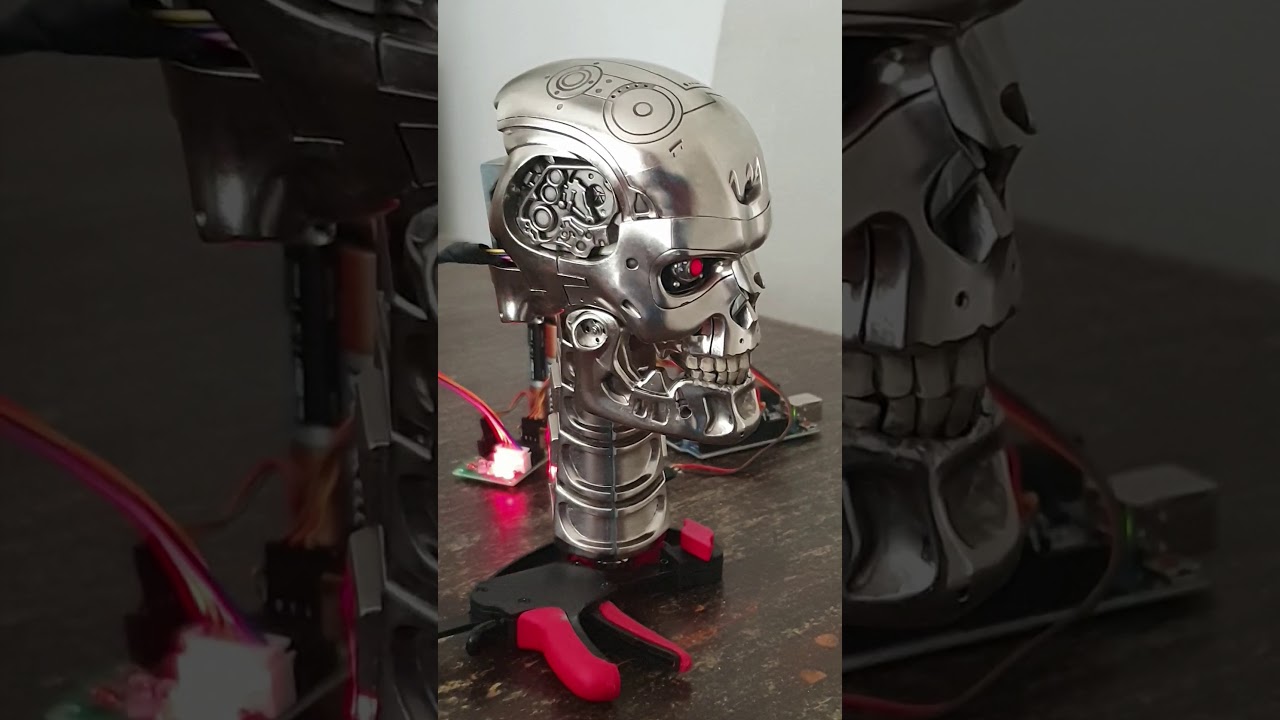 Hachette Build the terminator t800 - jaw movement - YouTube