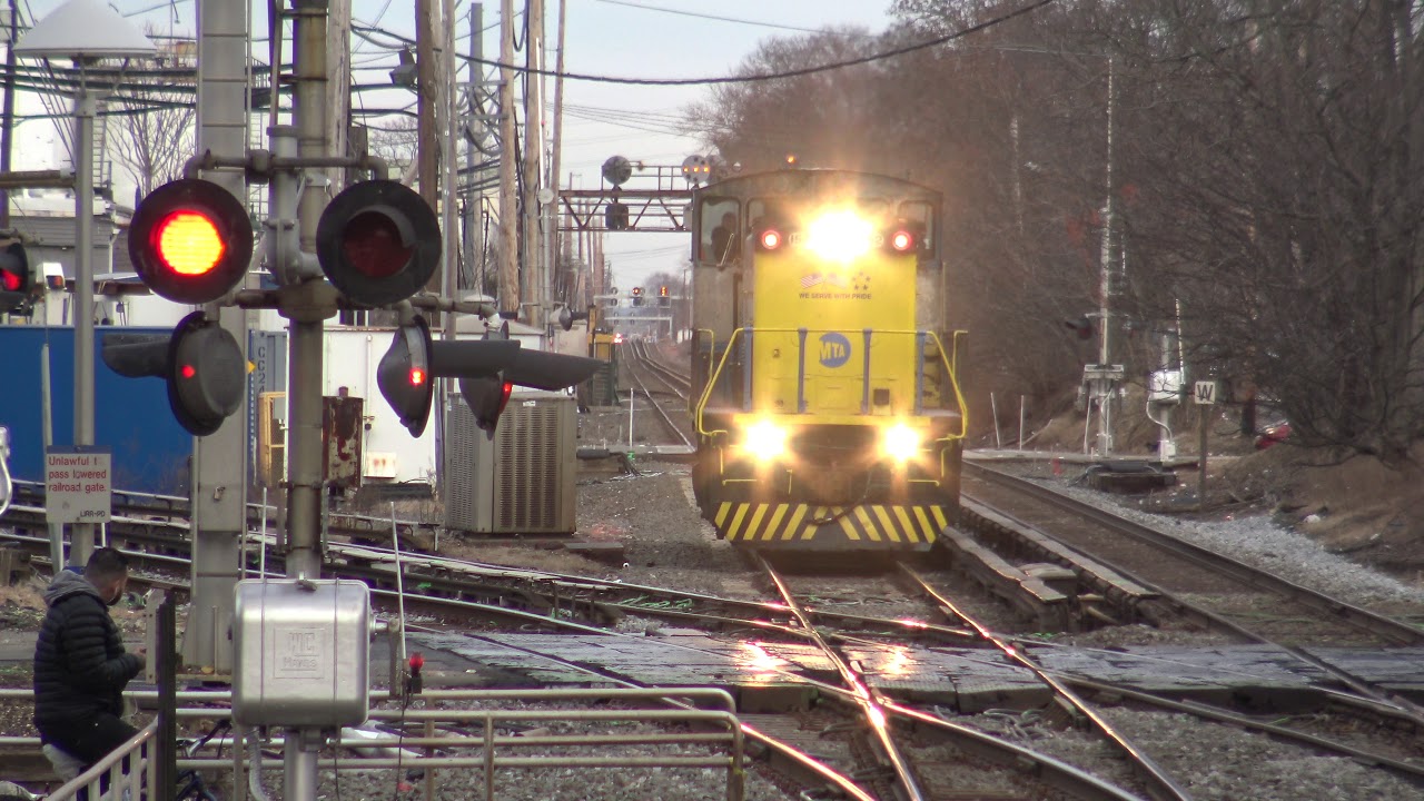 LIRR MP15AC #152 at MIneola! for a bonus from an awesome day at the ...