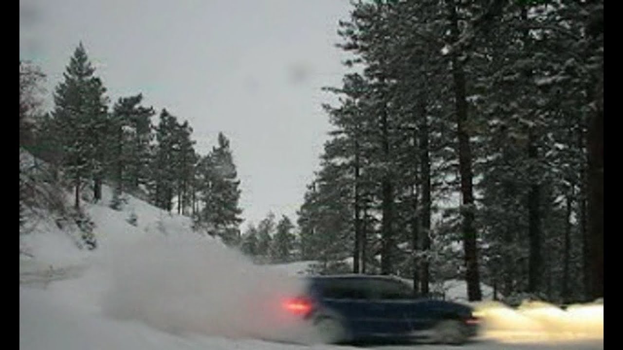 R32 drifting rally style in the snow - YouTube