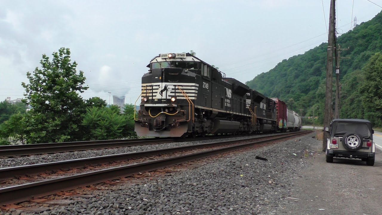 Notch 8 SD70M-2s, P3 Horn, and a Mechanical Crossing Bell - 7/18/2023 ...