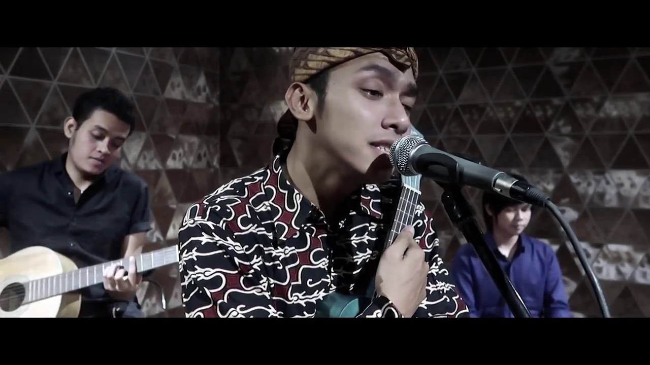 AKAD Versi BAHASA JAWA COVER By Mas Paijo ft Fazayubdina & Azman - YouTube