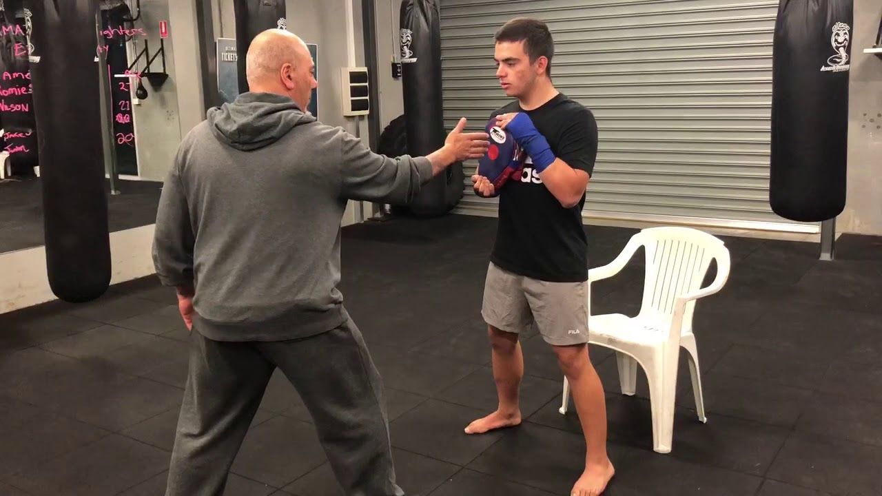 Wing Chun 1 inch punch with one person - YouTube