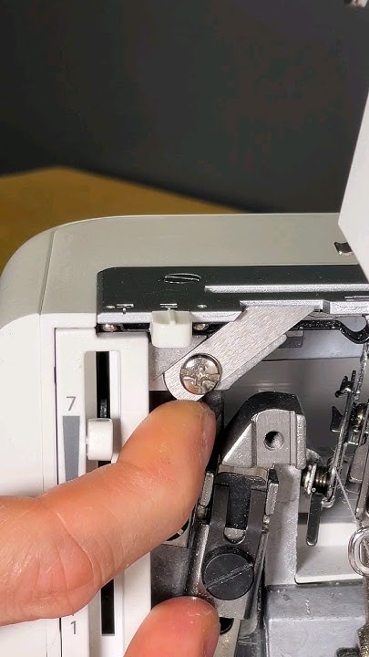 ️ Як правильно замінити ножі в оверлоці? 👍 - YouTube