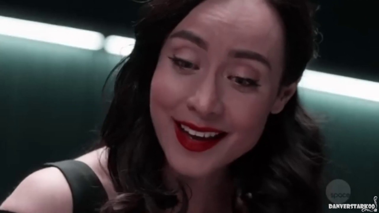 Nora Darhk - Speechless - YouTube