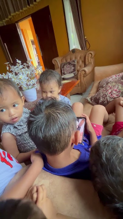 Ngintip ngintip main hp reyyz 😅 - YouTube