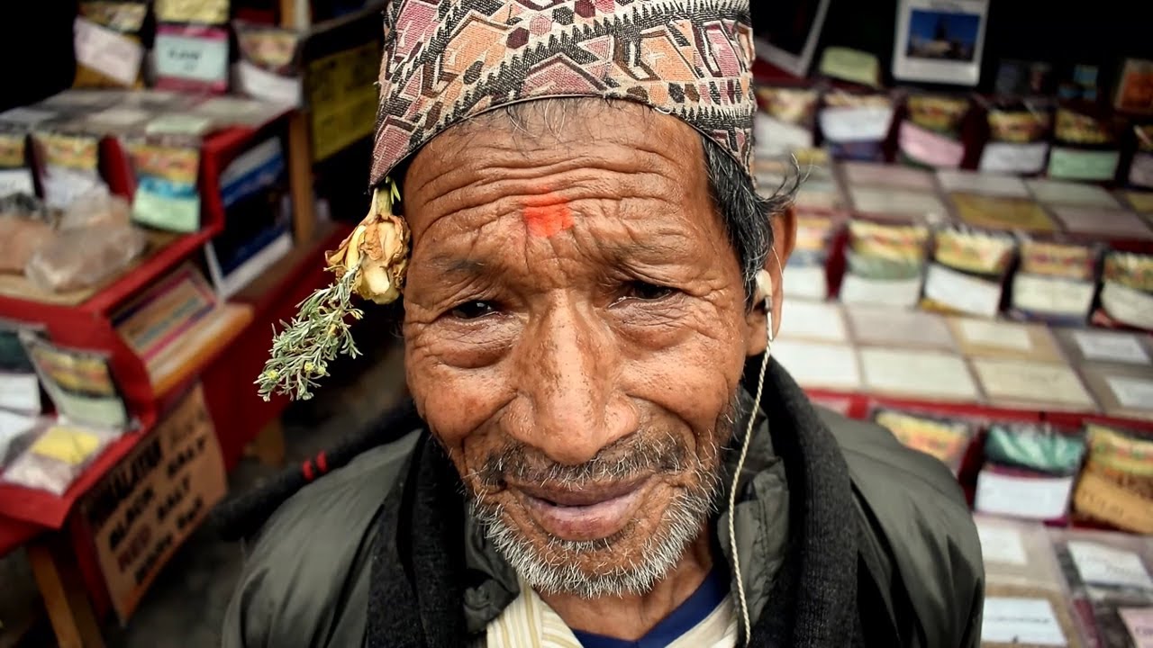 Faces of Nepal | 1 Minute Nepal - YouTube