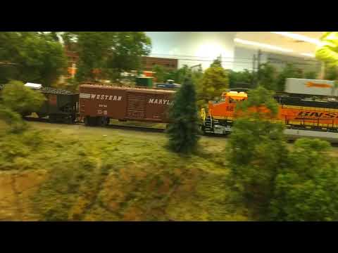 BNSF train (horn show) union model railroad club - YouTube