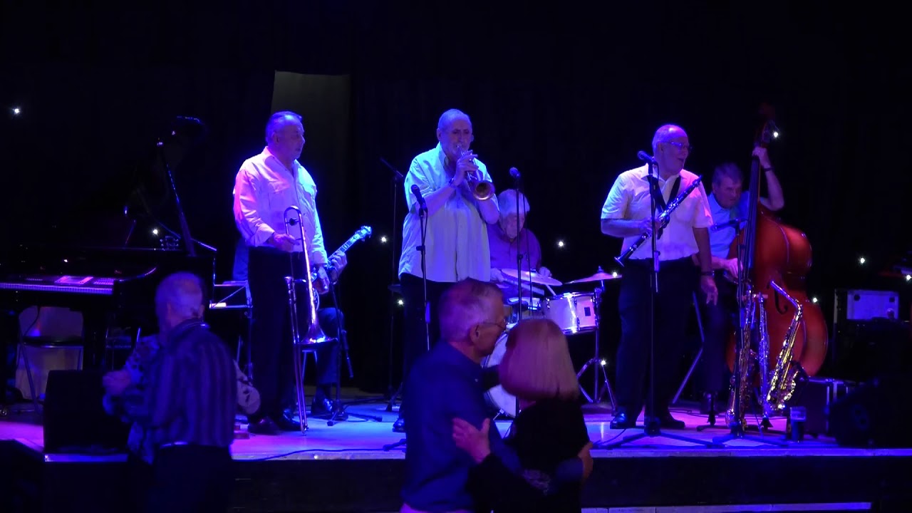 GAMBIT JAZZ BAND AT GUNTON JAZZ FESTIVAL SEPT 2017 - YouTube