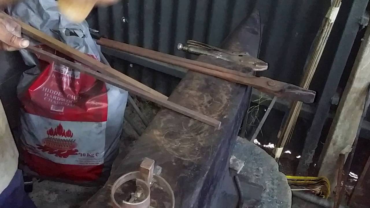 Video on describing what drawing out means in blacksmithing terms ...