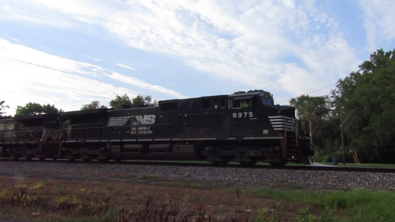 7/18/17 - NS 9975 and NS 9459 lead NS 223 - YouTube