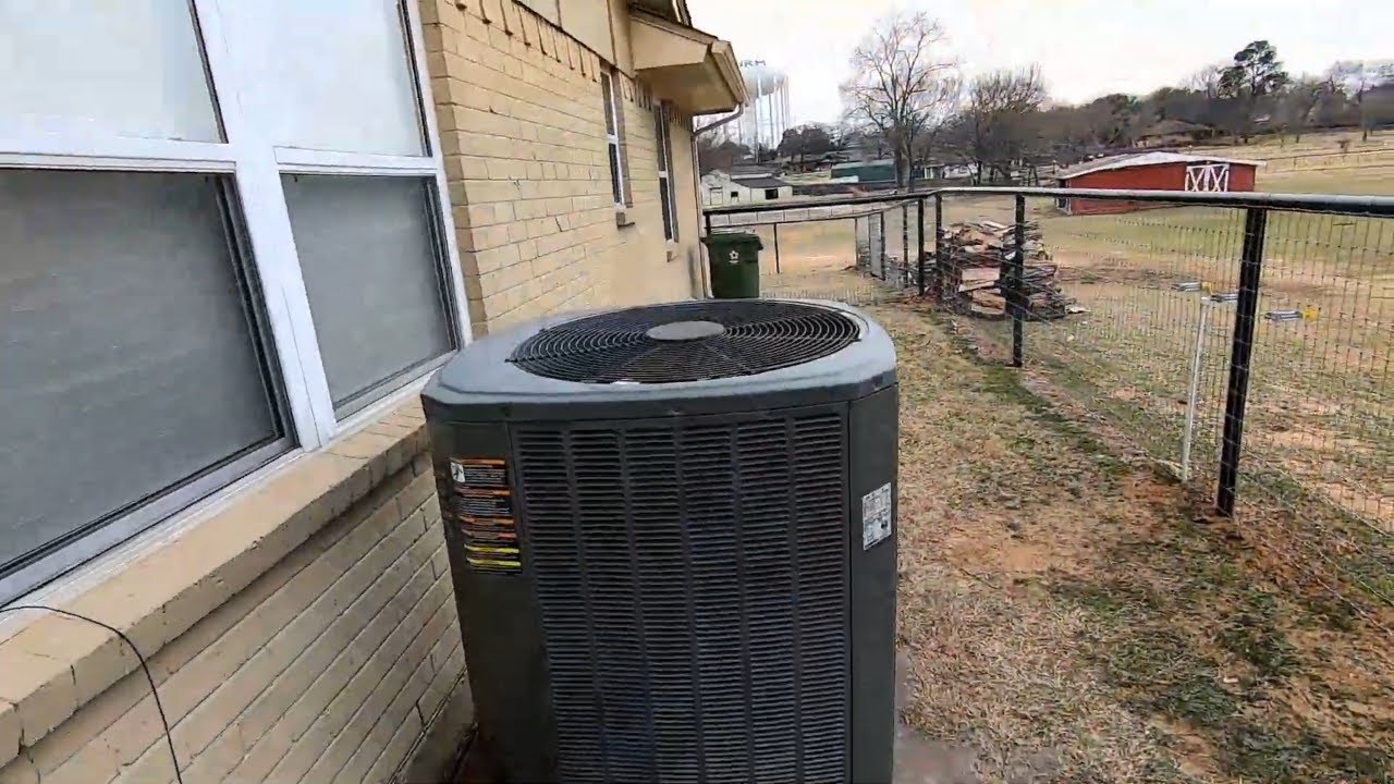 2009 Trane XR15 Heat Pump Starting Up - YouTube