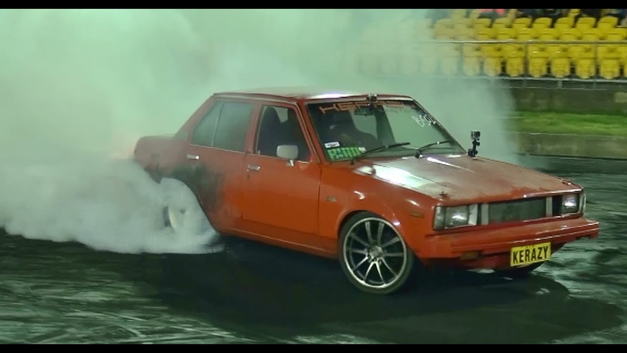 KERAZY V8 COROLLA BURNOUT SYDNEY DRAGWAY 18.9.2013 - YouTube