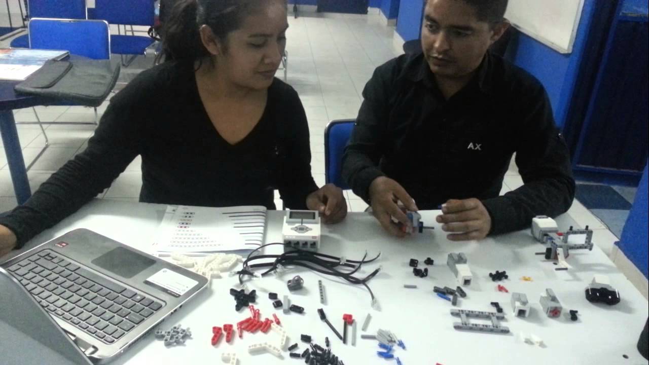 ARMANDO EL ROBOT EDUCATOR - YouTube