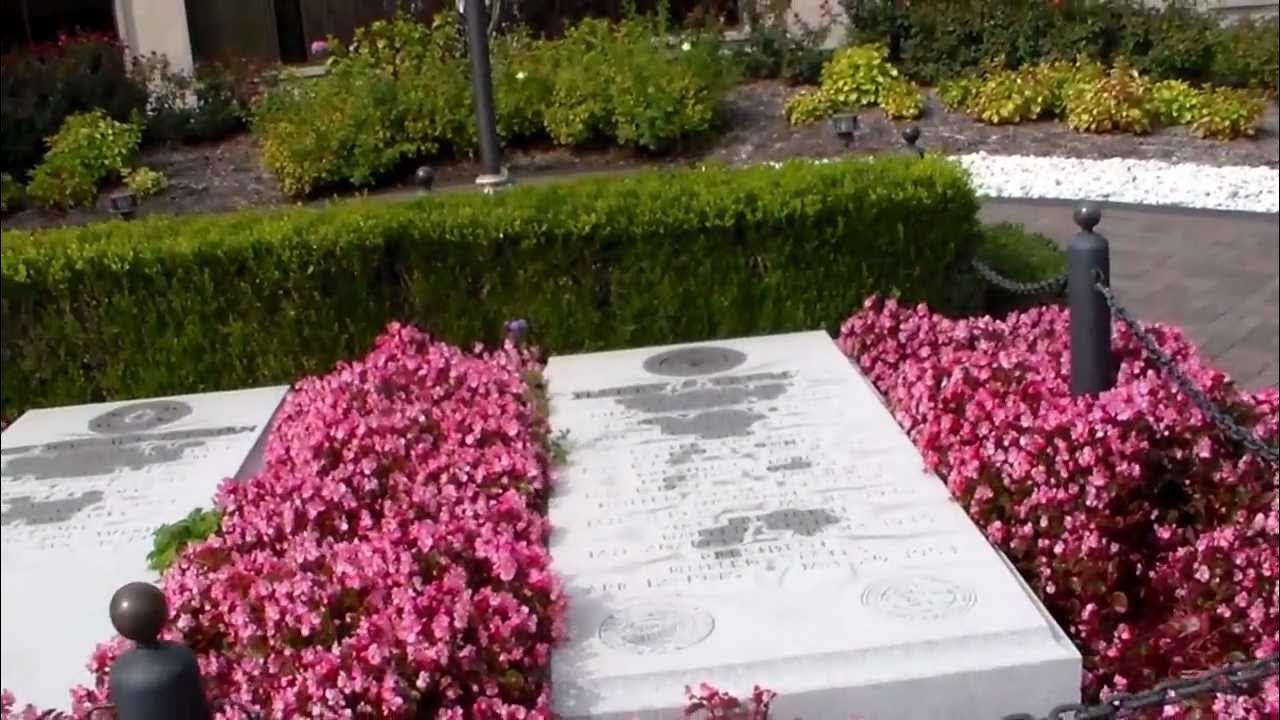 Harry S Truman Burial Site, Independance, MO - YouTube